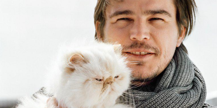 Famous actors with their cats! | LoveCATS World
